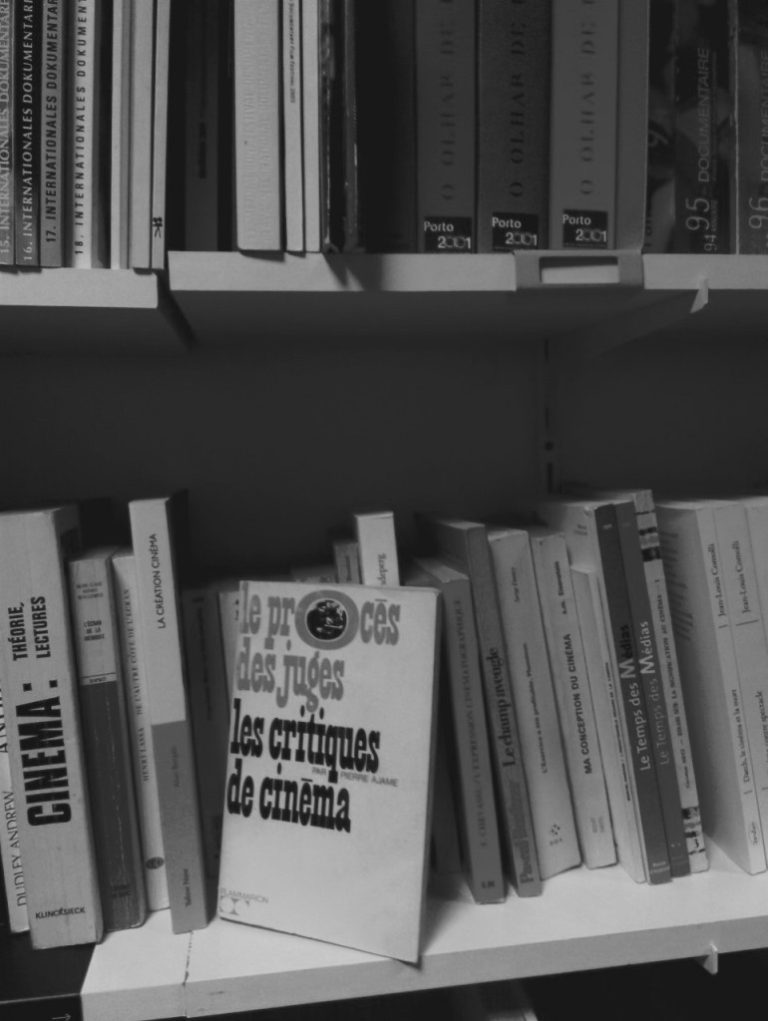 Ecrire une critique de film, écrire sur le cinéma - Le fil des images